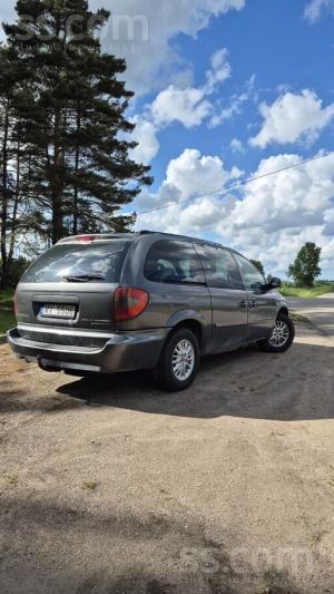 Brown Chrysler Grand Voyager 2005 in Talsi, with an engine capacity of 2.80 L and mileage of 277 thousand km for 1200 €, photo 5 on AUTOMOTO.COM.LV