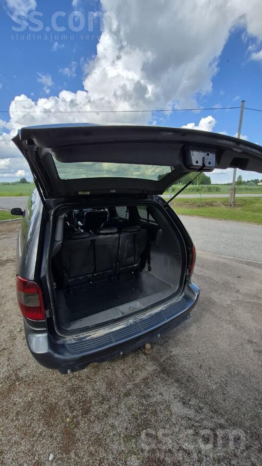 Brown Chrysler Grand Voyager 2005 in Talsi, with an engine capacity of 2.80 L and mileage of 277 thousand km for 1200 €, photo 10 on AUTOMOTO.COM.LV