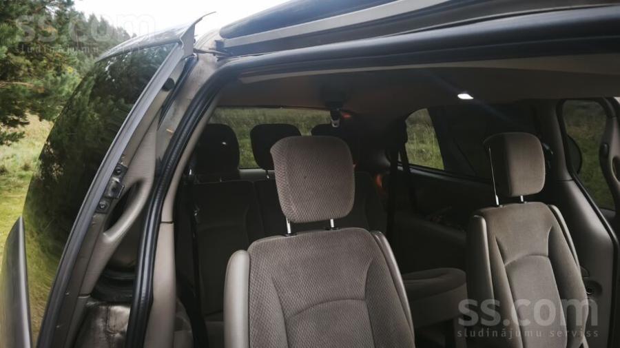 Brūns Chrysler Grand Voyager 2005 Rīga, ar dzinēja tilpumu 3.30 L un nobraukumu 429 tūkst. km par 2500 €, foto 4 vietnē AUTOMOTO.COM.LV