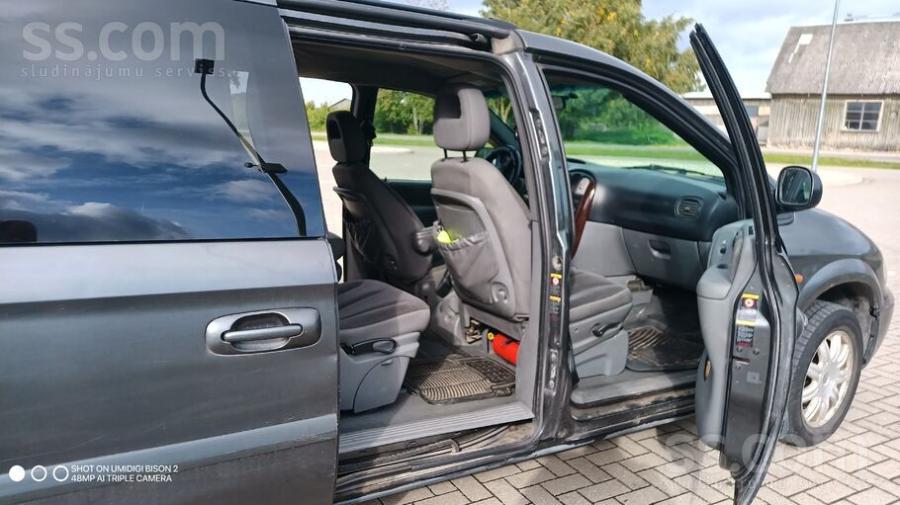 Brūns Chrysler Grand Voyager 2005 Cēsis, ar dzinēja tilpumu 2.50 L un nobraukumu 444 tūkst. km par 990 €, foto 8 vietnē AUTOMOTO.COM.LV