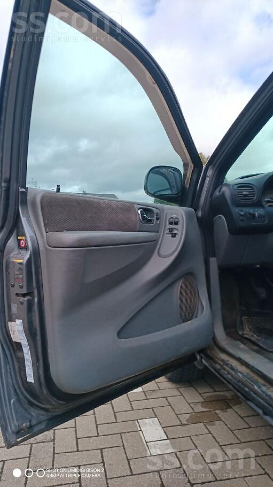 Brūns Chrysler Grand Voyager 2005 Cēsis, ar dzinēja tilpumu 2.50 L un nobraukumu 444 tūkst. km par 990 €, foto 10 vietnē AUTOMOTO.COM.LV