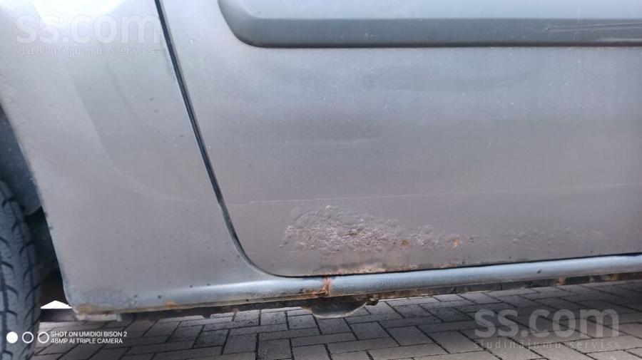 Brūns Chrysler Grand Voyager 2005 Cēsis, ar dzinēja tilpumu 2.50 L un nobraukumu 444 tūkst. km par 990 €, foto 17 vietnē AUTOMOTO.COM.LV