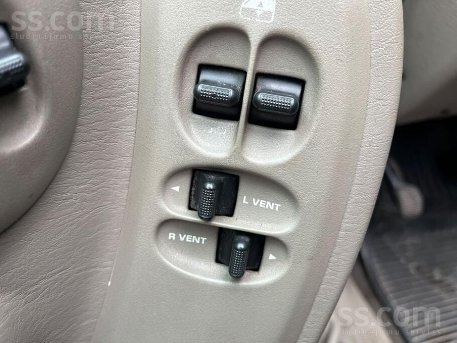Brūns Chrysler Grand Voyager 2005 Rīga, ar dzinēja tilpumu 3.30 L un nobraukumu 0 tūkst. km par 3199 €, foto 16 vietnē AUTOMOTO.COM.LV