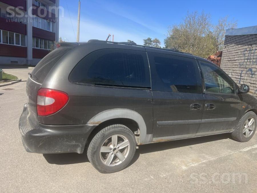 Brown Chrysler Grand Voyager 2006 in Daugavpils, with an engine capacity of 2.80 L and mileage of 350 thousand km for 500 €, photo 3 on AUTOMOTO.COM.LV