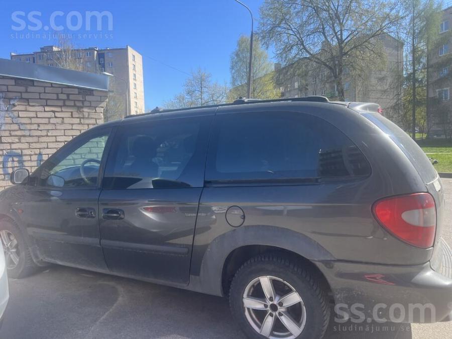 Brown Chrysler Grand Voyager 2006 in Daugavpils, with an engine capacity of 2.80 L and mileage of 350 thousand km for 500 €, photo 5 on AUTOMOTO.COM.LV