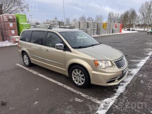 Brūns Chrysler Grand Voyager 2011 Rīga, ar dzinēja tilpumu 2.80 L un nobraukumu 239 tūkst. km par 5700 €, foto  vietnē AUTOMOTO.COM.LV