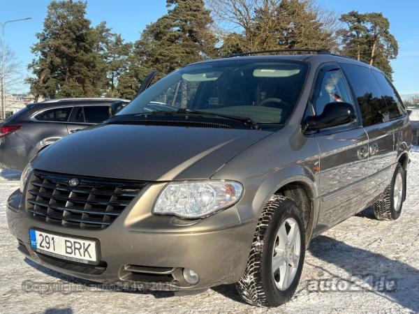 Brūns Chrysler Grand Voyager 2005 Tallina, ar dzinēja tilpumu 2.80 L un nobraukumu 238 tūkst. km par 4250 €, foto 3 vietnē AUTOMOTO.COM.LV