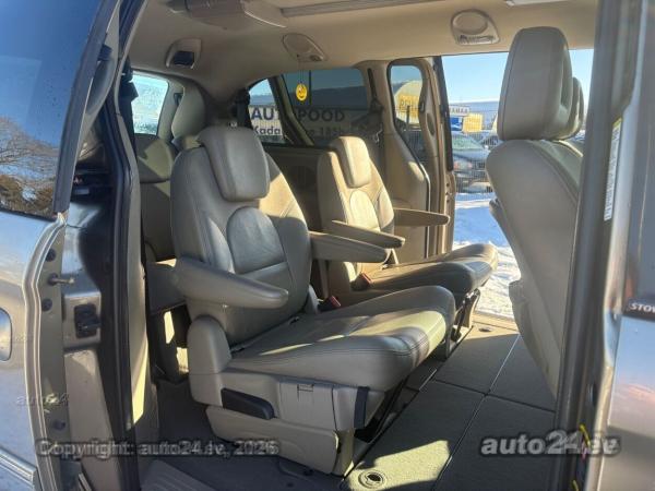 Brūns Chrysler Grand Voyager 2005 Tallina, ar dzinēja tilpumu 2.80 L un nobraukumu 238 tūkst. km par 4250 €, foto 11 vietnē AUTOMOTO.COM.LV