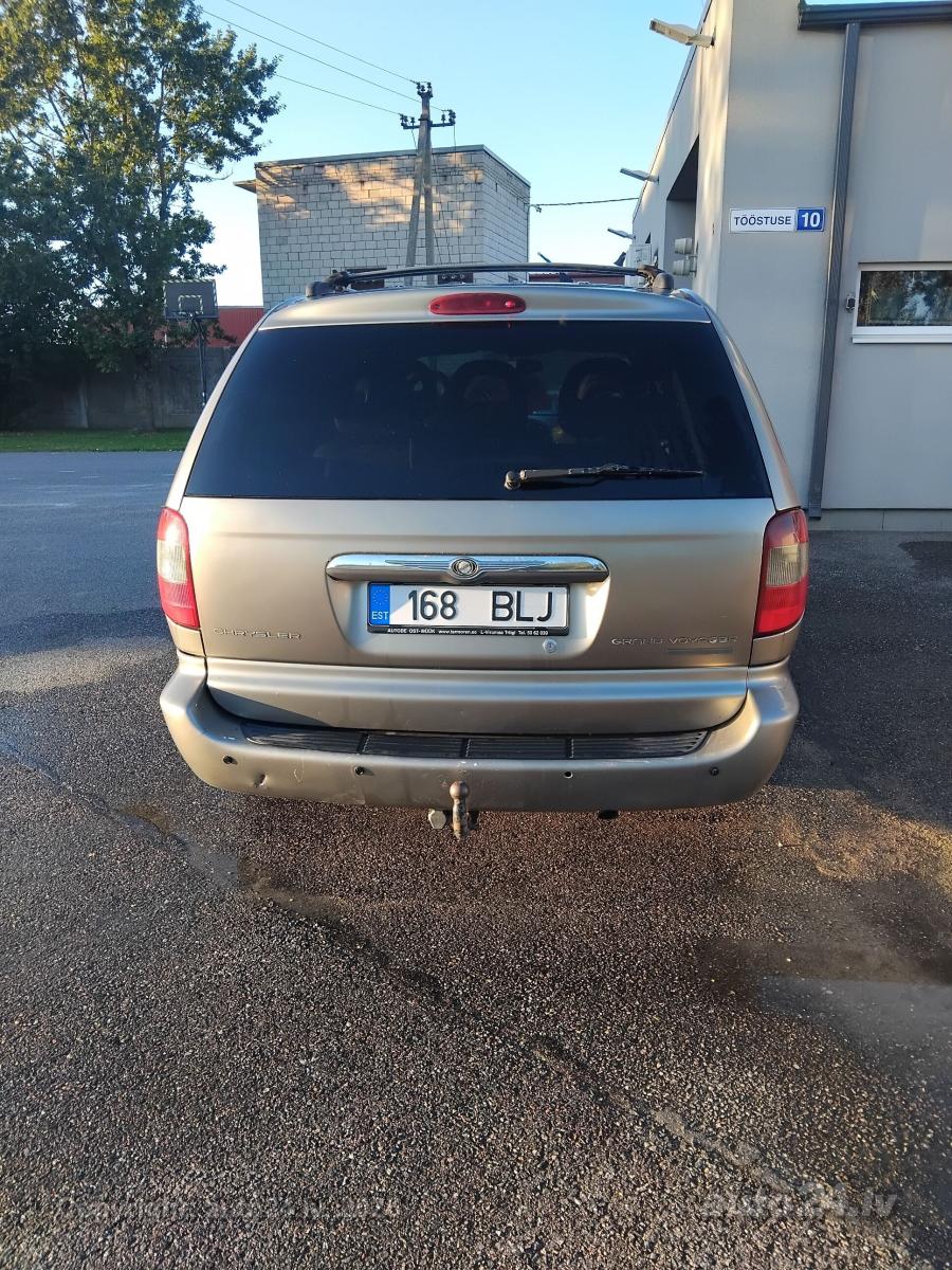 Brown Chrysler Grand Voyager 2005 in Tallinn, with an engine capacity of 2.50 L and mileage of 468 thousand km for 1750 €, photo 6 on AUTOMOTO.COM.LV