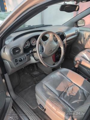 Brown Chrysler Grand Voyager 2005 in Tallinn, with an engine capacity of 2.50 L and mileage of 468 thousand km for 1750 €, photo 8 on AUTOMOTO.COM.LV