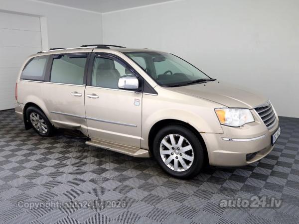 Brown Chrysler Grand Voyager 2008 in Tallinn, with an engine capacity of 2.80 L and mileage of 213 thousand km for 1499 €, photo 1 on AUTOMOTO.COM.LV
