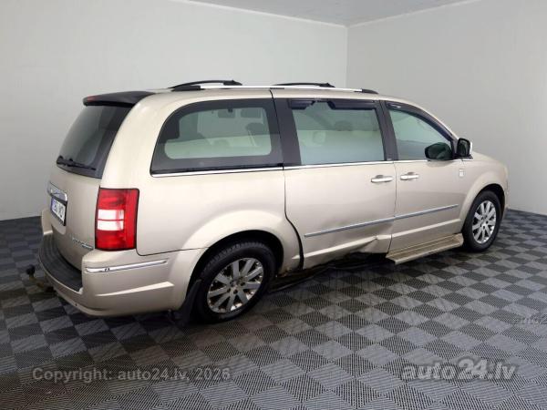Brown Chrysler Grand Voyager 2008 in Tallinn, with an engine capacity of 2.80 L and mileage of 213 thousand km for 1499 €, photo 3 on AUTOMOTO.COM.LV