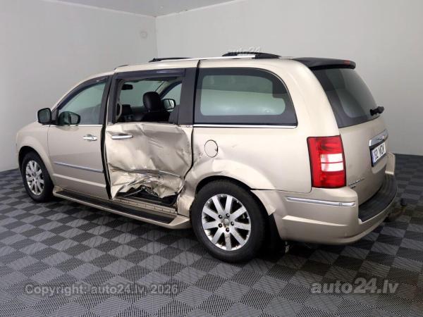 Brown Chrysler Grand Voyager 2008 in Tallinn, with an engine capacity of 2.80 L and mileage of 213 thousand km for 1499 €, photo 4 on AUTOMOTO.COM.LV