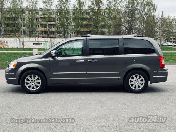 Brūns Chrysler Grand Voyager 2010 Tallina, ar dzinēja tilpumu 2.80 L un nobraukumu 288 tūkst. km par 4990 €, foto 2 vietnē AUTOMOTO.COM.LV