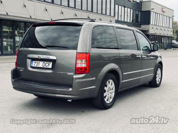 Brūns Chrysler Grand Voyager 2010 Tallina, ar dzinēja tilpumu 2.80 L un nobraukumu 288 tūkst. km par 4990 €, foto 4 vietnē AUTOMOTO.COM.LV