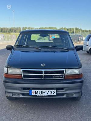 Zaļš Chrysler Grand Voyager 1993 Tauragė, ar dzinēja tilpumu 3.30 L un nobraukumu 180 tūkst. km par 1750 €, foto  vietnē AUTOMOTO.COM.LV