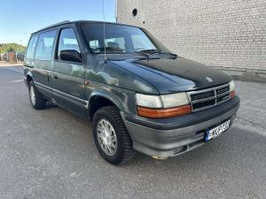 Zaļš Chrysler Grand Voyager 1993 Tauragė, ar dzinēja tilpumu 3.30 L un nobraukumu 180 tūkst. km par 1750 €, foto 3 vietnē AUTOMOTO.COM.LV