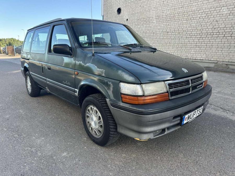 Zaļš Chrysler Grand Voyager 1993 Tauragė, ar dzinēja tilpumu 3.30 L un nobraukumu 180 tūkst. km par 1750 €, foto 3 vietnē AUTOMOTO.COM.LV