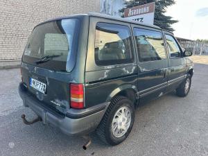 Zaļš Chrysler Grand Voyager 1993 Tauragė, ar dzinēja tilpumu 3.30 L un nobraukumu 180 tūkst. km par 1750 €, foto 7 vietnē AUTOMOTO.COM.LV