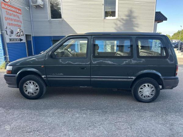 Zaļš Chrysler Grand Voyager 1993 Tauragė, ar dzinēja tilpumu 3.30 L un nobraukumu 180 tūkst. km par 1750 €, foto 7 vietnē AUTOMOTO.COM.LV