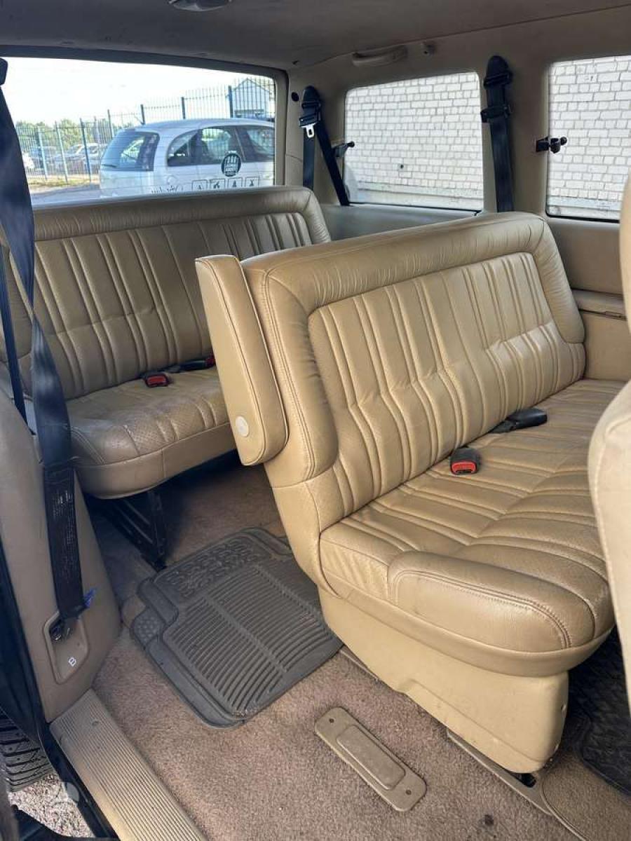 Zaļš Chrysler Grand Voyager 1993 Tauragė, ar dzinēja tilpumu 3.30 L un nobraukumu 180 tūkst. km par 1750 €, foto 12 vietnē AUTOMOTO.COM.LV
