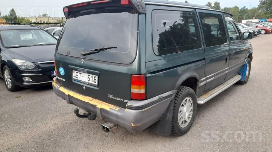 Zaļš Chrysler Grand Voyager 1994 Rīga, ar dzinēja tilpumu 3.30 L un nobraukumu 313 tūkst. km par 1000 €, foto 11 vietnē AUTOMOTO.COM.LV