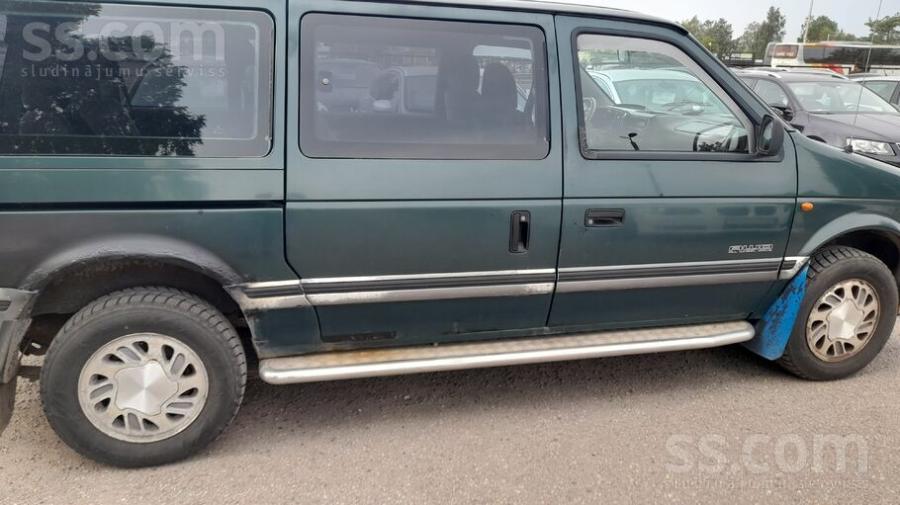 Zaļš Chrysler Grand Voyager 1994 Rīga, ar dzinēja tilpumu 3.30 L un nobraukumu 313 tūkst. km par 1000 €, foto 12 vietnē AUTOMOTO.COM.LV