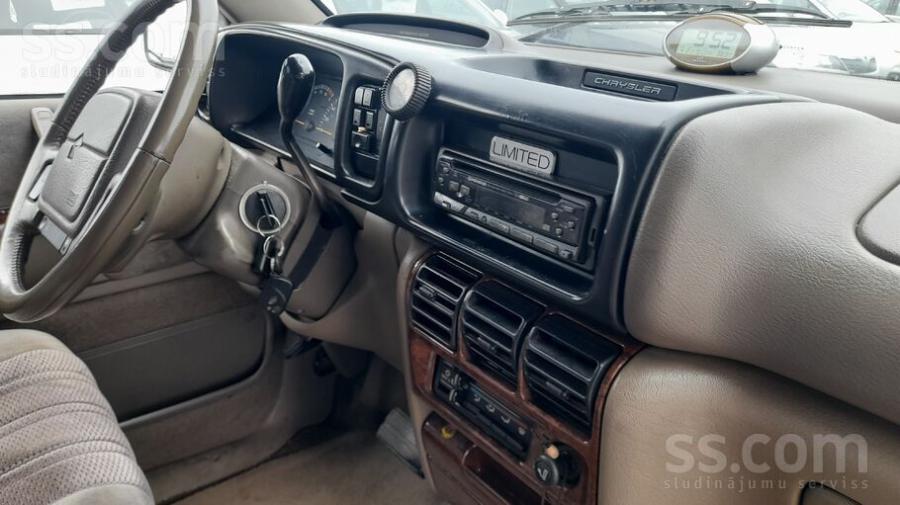 Zaļš Chrysler Grand Voyager 1994 Rīga, ar dzinēja tilpumu 3.30 L un nobraukumu 313 tūkst. km par 1000 €, foto 15 vietnē AUTOMOTO.COM.LV