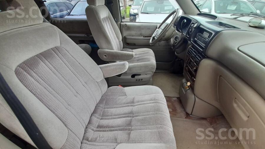 Zaļš Chrysler Grand Voyager 1994 Rīga, ar dzinēja tilpumu 3.30 L un nobraukumu 313 tūkst. km par 1000 €, foto 16 vietnē AUTOMOTO.COM.LV