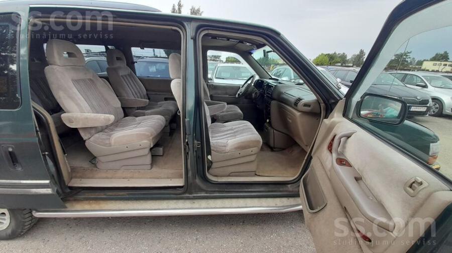 Zaļš Chrysler Grand Voyager 1994 Rīga, ar dzinēja tilpumu 3.30 L un nobraukumu 313 tūkst. km par 1000 €, foto 20 vietnē AUTOMOTO.COM.LV