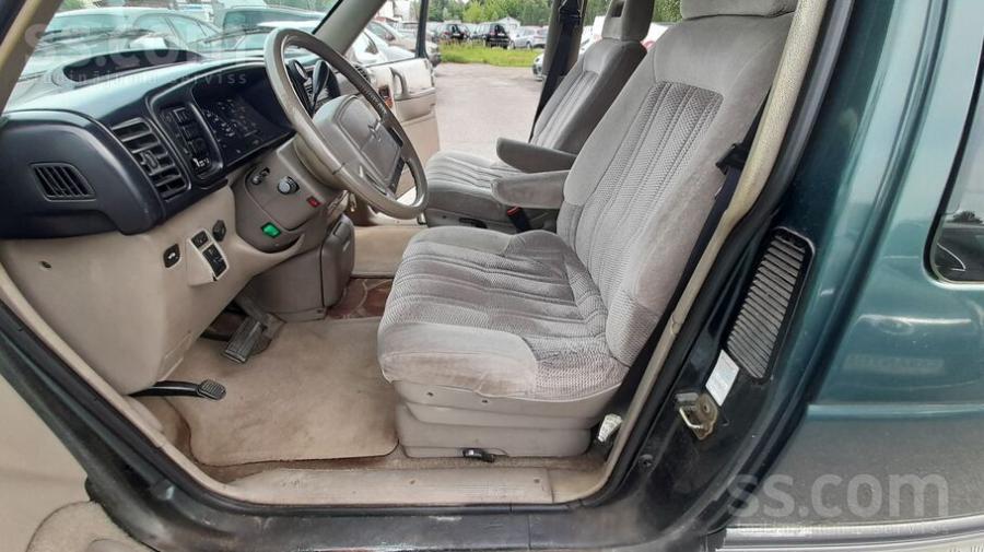 Zaļš Chrysler Grand Voyager 1994 Rīga, ar dzinēja tilpumu 3.30 L un nobraukumu 313 tūkst. km par 1000 €, foto 22 vietnē AUTOMOTO.COM.LV