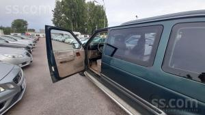 Zaļš Chrysler Grand Voyager 1994 Rīga, ar dzinēja tilpumu 3.30 L un nobraukumu 313 tūkst. km par 1000 €, foto 29 vietnē AUTOMOTO.COM.LV