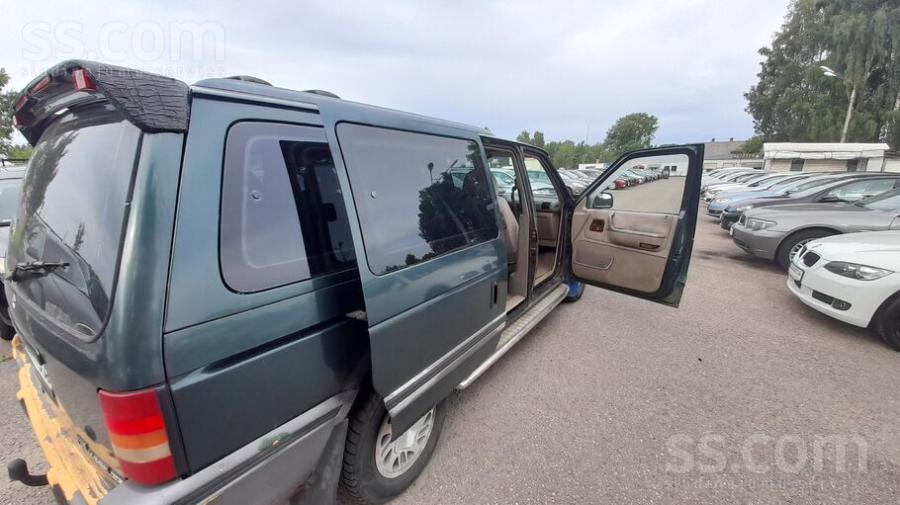 Zaļš Chrysler Grand Voyager 1994 Rīga, ar dzinēja tilpumu 3.30 L un nobraukumu 313 tūkst. km par 1000 €, foto 30 vietnē AUTOMOTO.COM.LV