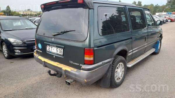 Green Chrysler Grand Voyager 1994 in Riga, with an engine capacity of 3.30 L and mileage of 313 thousand km for 1000 €, photo 10 on AUTOMOTO.COM.LV