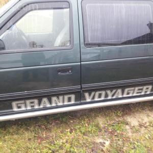 Zaļš Chrysler Grand Voyager 1995 Valka, ar dzinēja tilpumu 3.30 L un nobraukumu 345 tūkst. km par 5000 €, foto 3 vietnē AUTOMOTO.COM.LV