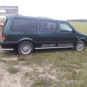 Zaļš Chrysler Grand Voyager 1995 Valka, ar dzinēja tilpumu 3.30 L un nobraukumu 345 tūkst. km par 5000 €, foto 5 vietnē AUTOMOTO.COM.LV