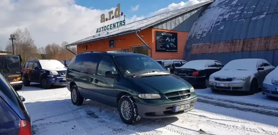 Zaļš Chrysler Grand Voyager 1997 Valmiera, ar dzinēja tilpumu 3.30 L un nobraukumu 311 tūkst. km par 1000 €, foto 1 vietnē AUTOMOTO.COM.LV