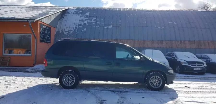 Zaļš Chrysler Grand Voyager 1997 Valmiera, ar dzinēja tilpumu 3.30 L un nobraukumu 311 tūkst. km par 1000 €, foto 3 vietnē AUTOMOTO.COM.LV