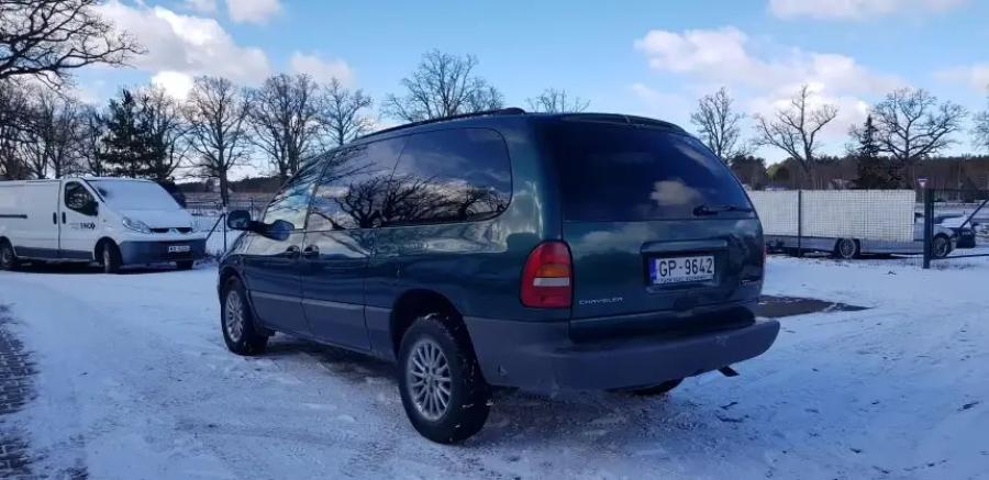 Zaļš Chrysler Grand Voyager 1997 Valmiera, ar dzinēja tilpumu 3.30 L un nobraukumu 311 tūkst. km par 1000 €, foto 6 vietnē AUTOMOTO.COM.LV