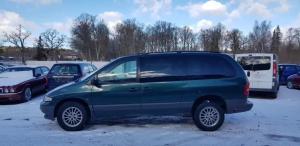 Zaļš Chrysler Grand Voyager 1997 Valmiera, ar dzinēja tilpumu 3.30 L un nobraukumu 311 tūkst. km par 1000 €, foto 7 vietnē AUTOMOTO.COM.LV