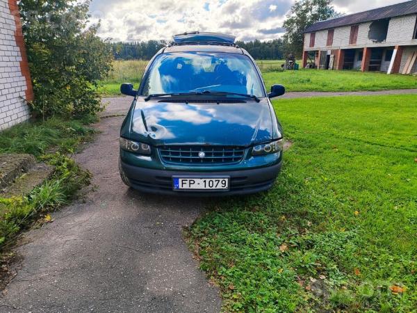 Zaļš Chrysler Grand Voyager 1999 Jelgava, ar dzinēja tilpumu 3.30 L un nobraukumu 452 tūkst. km par 1500 €, foto 1 vietnē AUTOMOTO.COM.LV