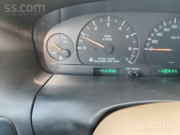 Zaļš Chrysler Grand Voyager 1999 Jelgava, ar dzinēja tilpumu 3.30 L un nobraukumu 452 tūkst. km par 1500 €, foto 4 vietnē AUTOMOTO.COM.LV