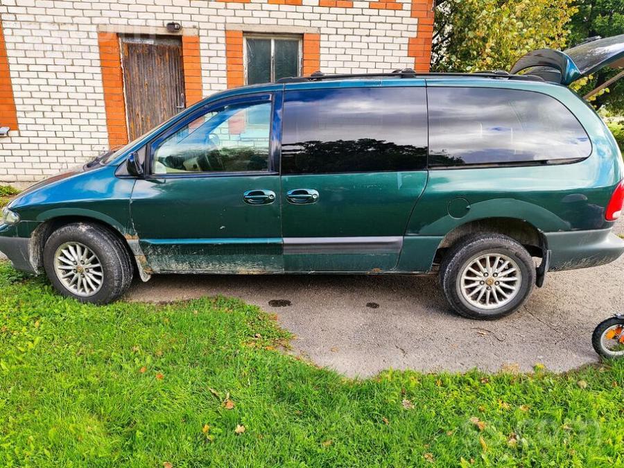 Green Chrysler Grand Voyager 1999 in Jelgava, with an engine capacity of 3.30 L and mileage of 452 thousand km for 1500 €, photo 13 on AUTOMOTO.COM.LV
