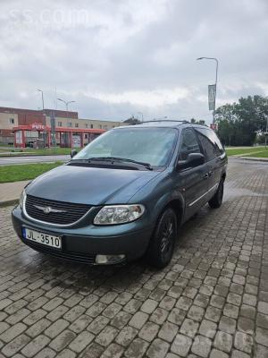 Zaļš Chrysler Grand Voyager 2004 Rīga, ar dzinēja tilpumu 3.30 L un nobraukumu 392 tūkst. km par 2300 €, foto  vietnē AUTOMOTO.COM.LV