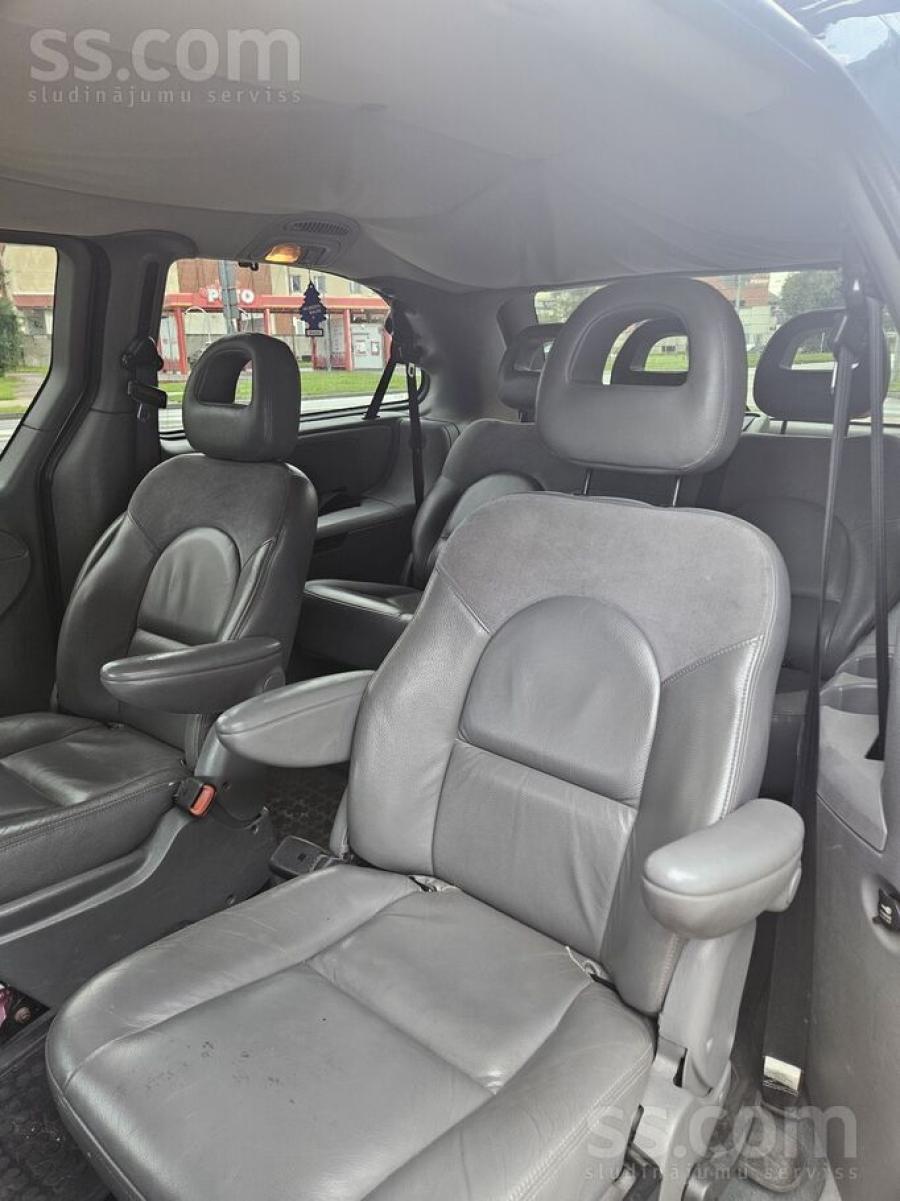 Zaļš Chrysler Grand Voyager 2004 Rīga, ar dzinēja tilpumu 3.30 L un nobraukumu 392 tūkst. km par 2300 €, foto 9 vietnē AUTOMOTO.COM.LV