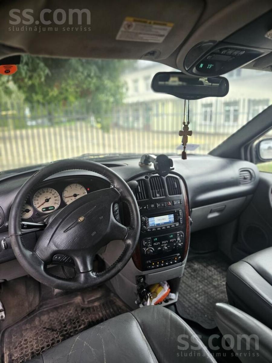 Green Chrysler Grand Voyager 2004 in Riga, with an engine capacity of 3.30 L and mileage of 392 thousand km for 2300 €, photo 8 on AUTOMOTO.COM.LV