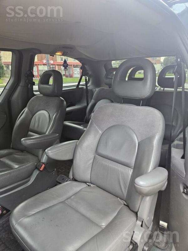 Zaļš Chrysler Grand Voyager 2004 Rīga, ar dzinēja tilpumu 3.30 L un nobraukumu 392 tūkst. km par 2300 €, foto 9 vietnē AUTOMOTO.COM.LV