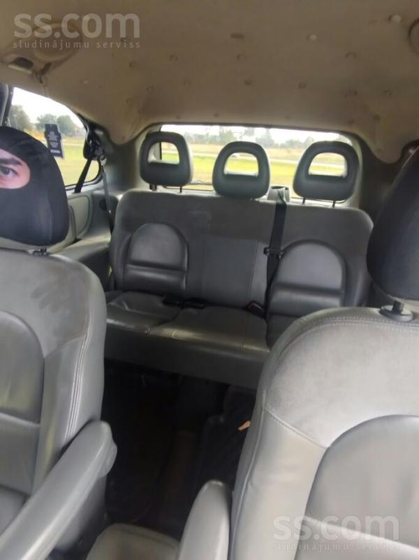 Chrysler Grand Voyager 2005 Daugavpils vietnē Zaļš Chrysler Grand Voyager 2005 Daugavpils, ar dzinēja tilpumu 2.50 L un nobraukumu 360 tūkst. km par 2500 €, foto 11 vietnē AUTOMOTO.COM.LV