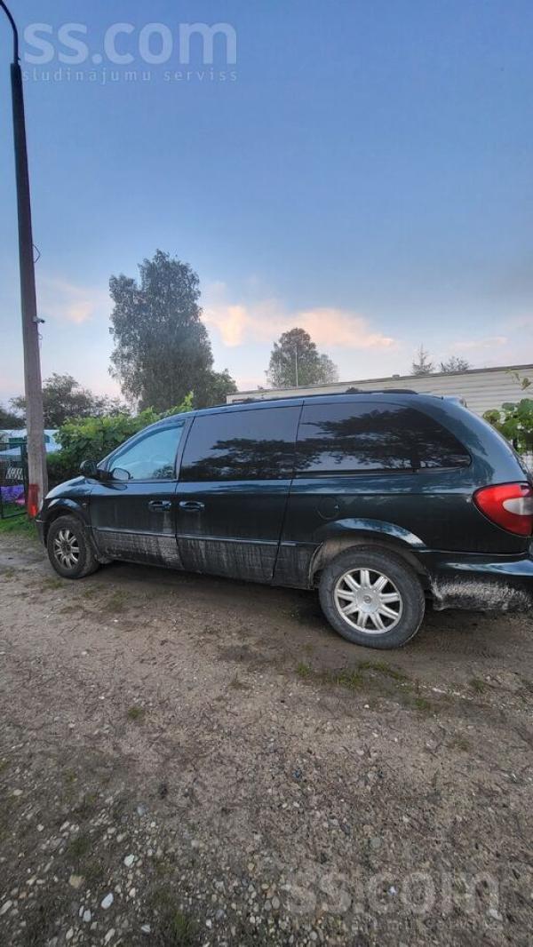 Green Chrysler Grand Voyager 2006 in Riga, with an engine capacity of 2.80 L and mileage of 274 thousand km for 2750 €, photo 3 on AUTOMOTO.COM.LV