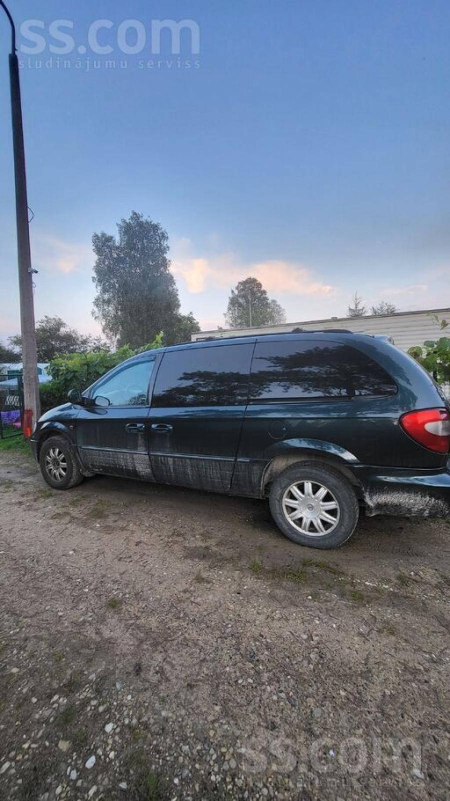 Green Chrysler Grand Voyager 2006 in Riga, with an engine capacity of 2.80 L and mileage of 274 thousand km for 2750 €, photo 3 on AUTOMOTO.COM.LV